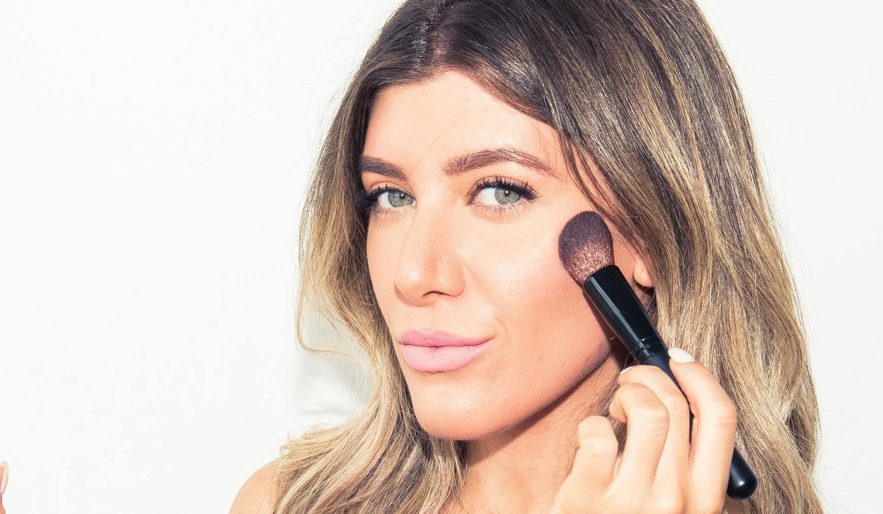 Stephanie Gee Highlights With Illuminating Powder | Gee Beauty